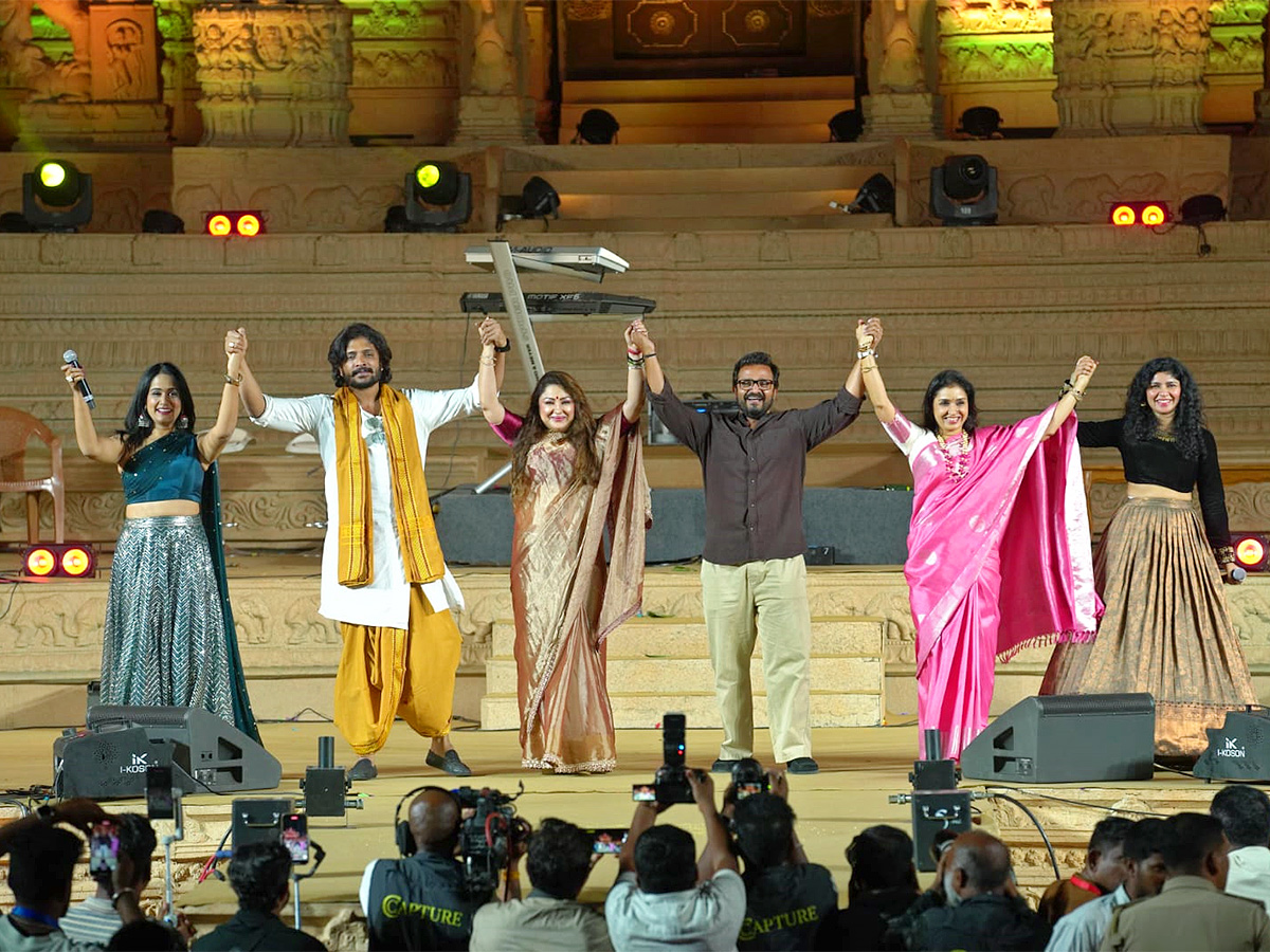 మిన్నంటిన హంపీ ఉత్సవ్ 2025 శోభ (ఫొటోలు) | Hampi Utsav 2025 in Karnataka | Sakshi